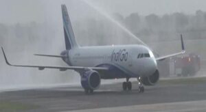 ਲਖਨਊ ਤੋਂ ਪਹਿਲੀ ਇੰਡੀਗੋ ਦੀ ਉਡਾਣ ਦੇ ਉਤਰਨ ਦੇ ਨਾਲ ਯਾਤਰੀ ਉਡਾਣਾਂ ਦਾ ਰਸਮੀ ...
